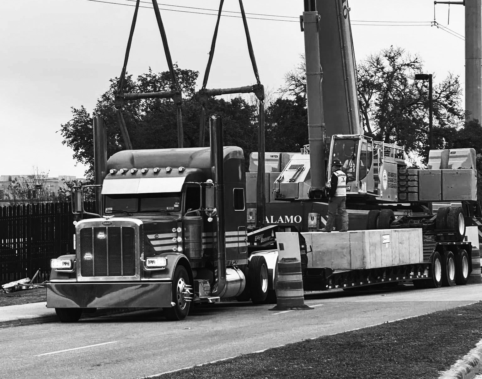 3 Reliable Solutions for Heavy Equipment Hauling San Antonio